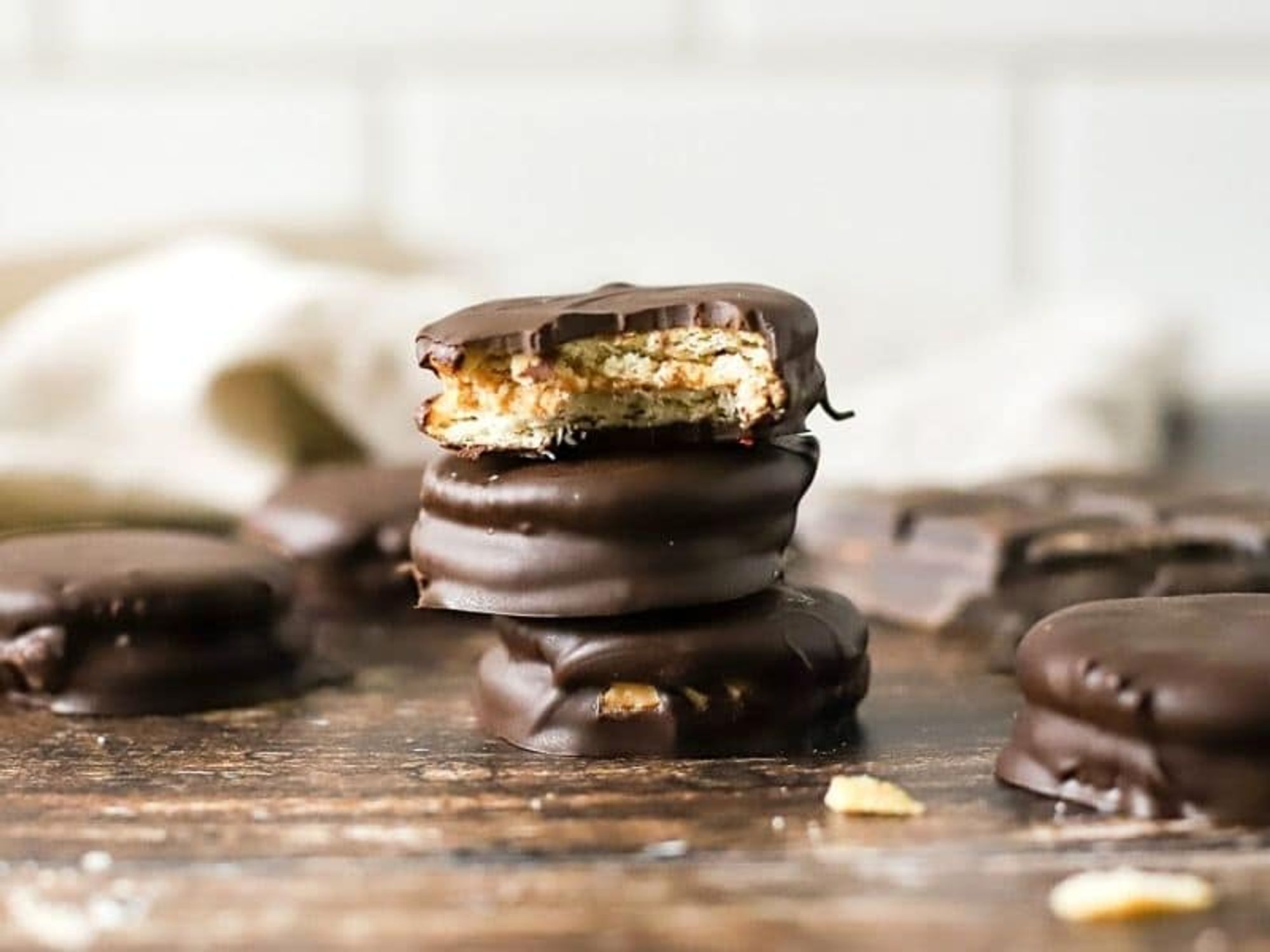 Chocolate Covered Ritz Crackers (Easy Recipe!) - Suburban Simplicity ...
